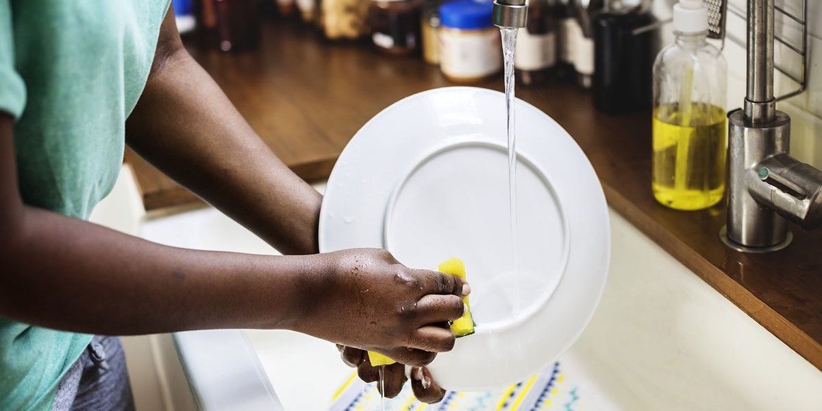 17 Dish-Washing Struggles In Every Nigerian Home | Zikoko!