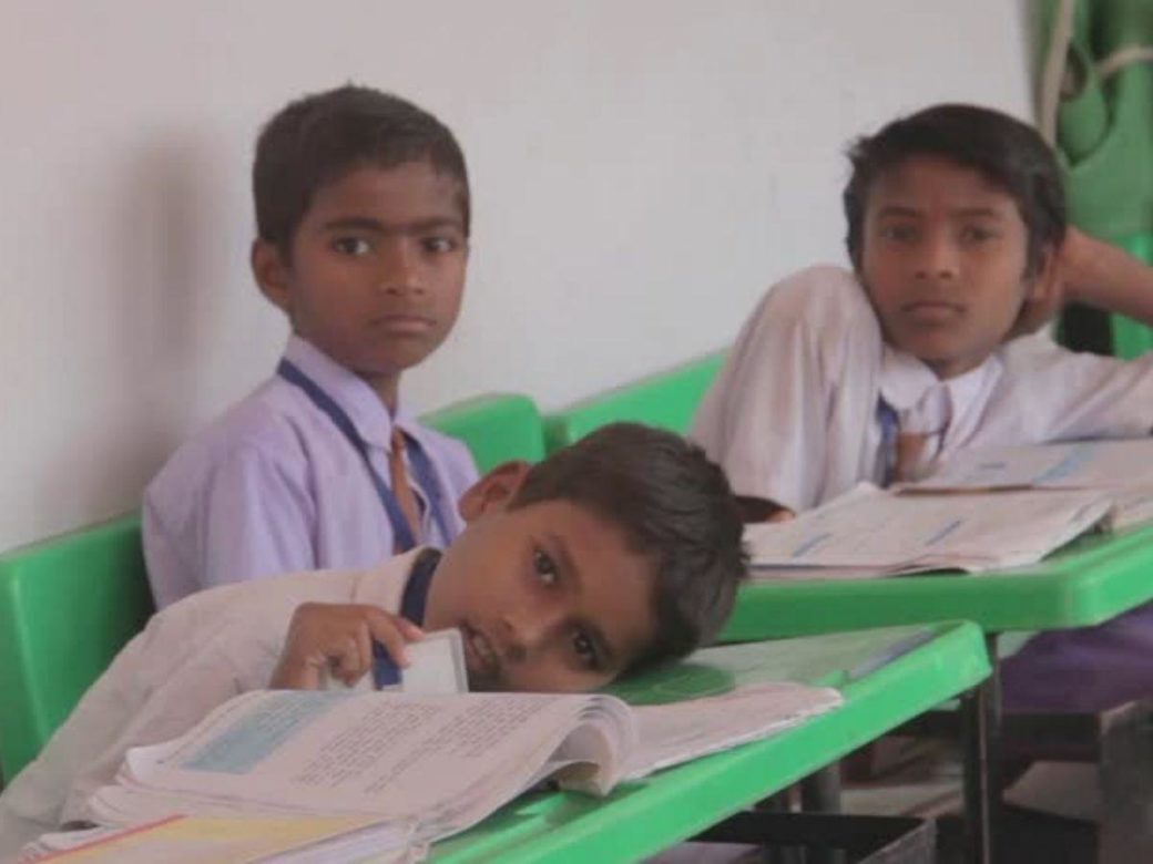 8 Things You'll Get If You Were A Backbencher In School | Zikoko!